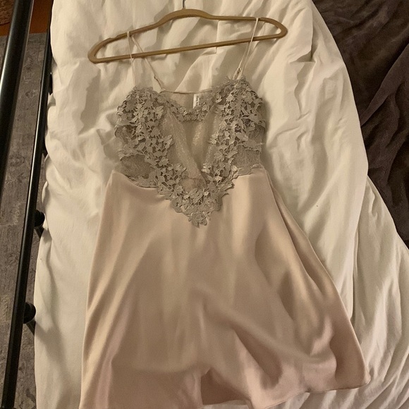 Flora Nikrooz | Intimates & Sleepwear | Nwt Flora Nikrooz Slip | Poshmark